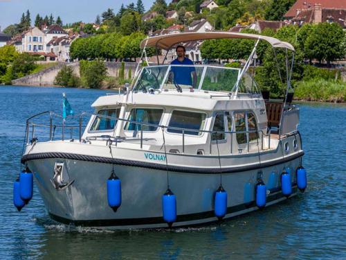 Ireland Houseboat Rentals - Houseboat Holiday